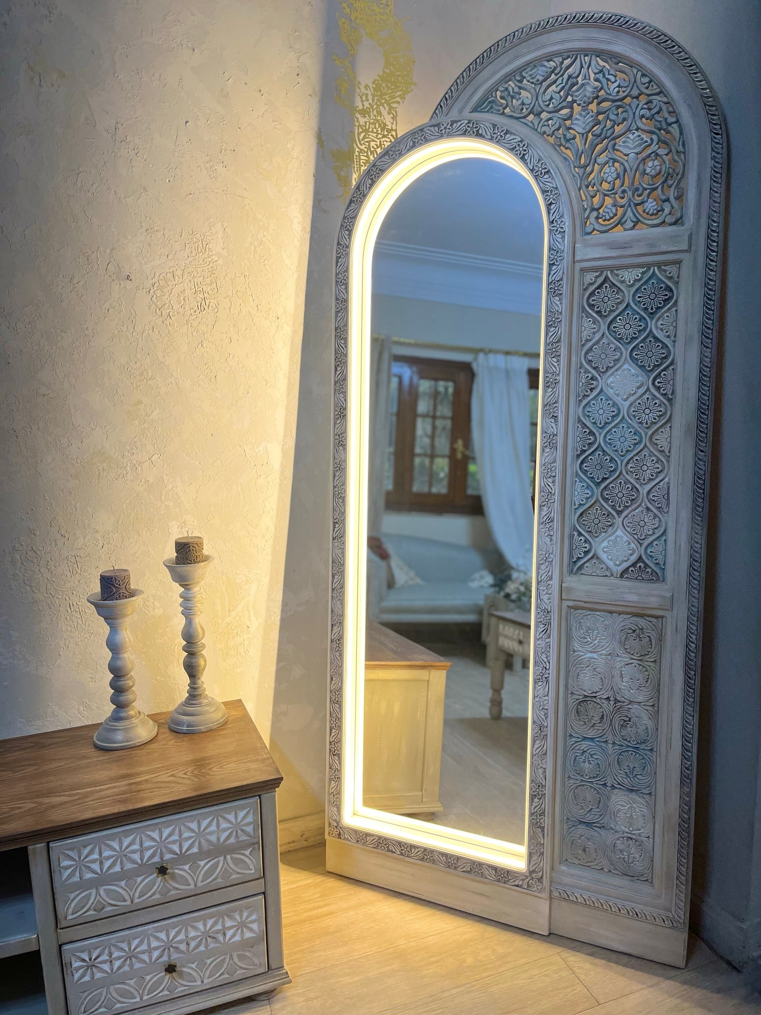 Decorative Mirror with Artistic Details – Abeer Maher Gallery